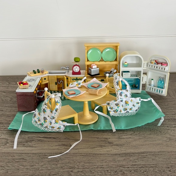 Calico Critters | Toys | New Calico Critters Deluxe Kozy Kitchen Set Sylvanian House Toy | Poshmark